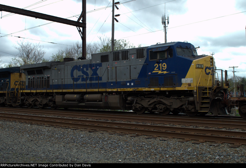 CSX AC44CW 219 trails third out on Q032-18